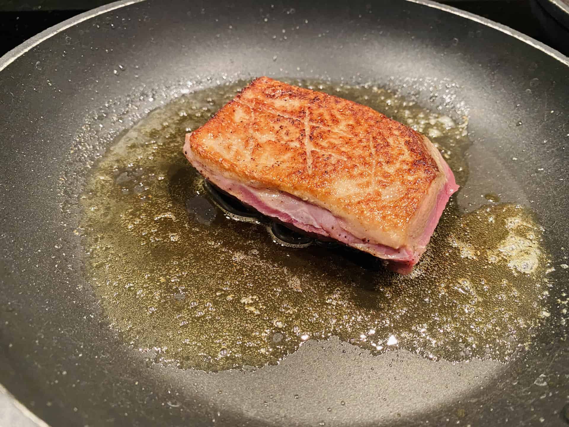 Eend (sous vide gegaard) met rode portsaus - Explorer4Experience